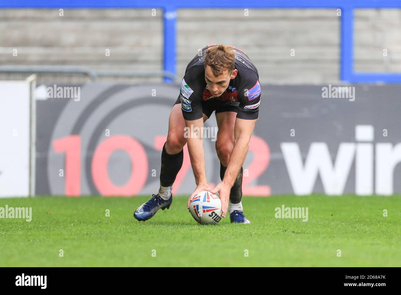 Connor Jones (25) of Salford Red Devils goes over for a try Stock Photo ...