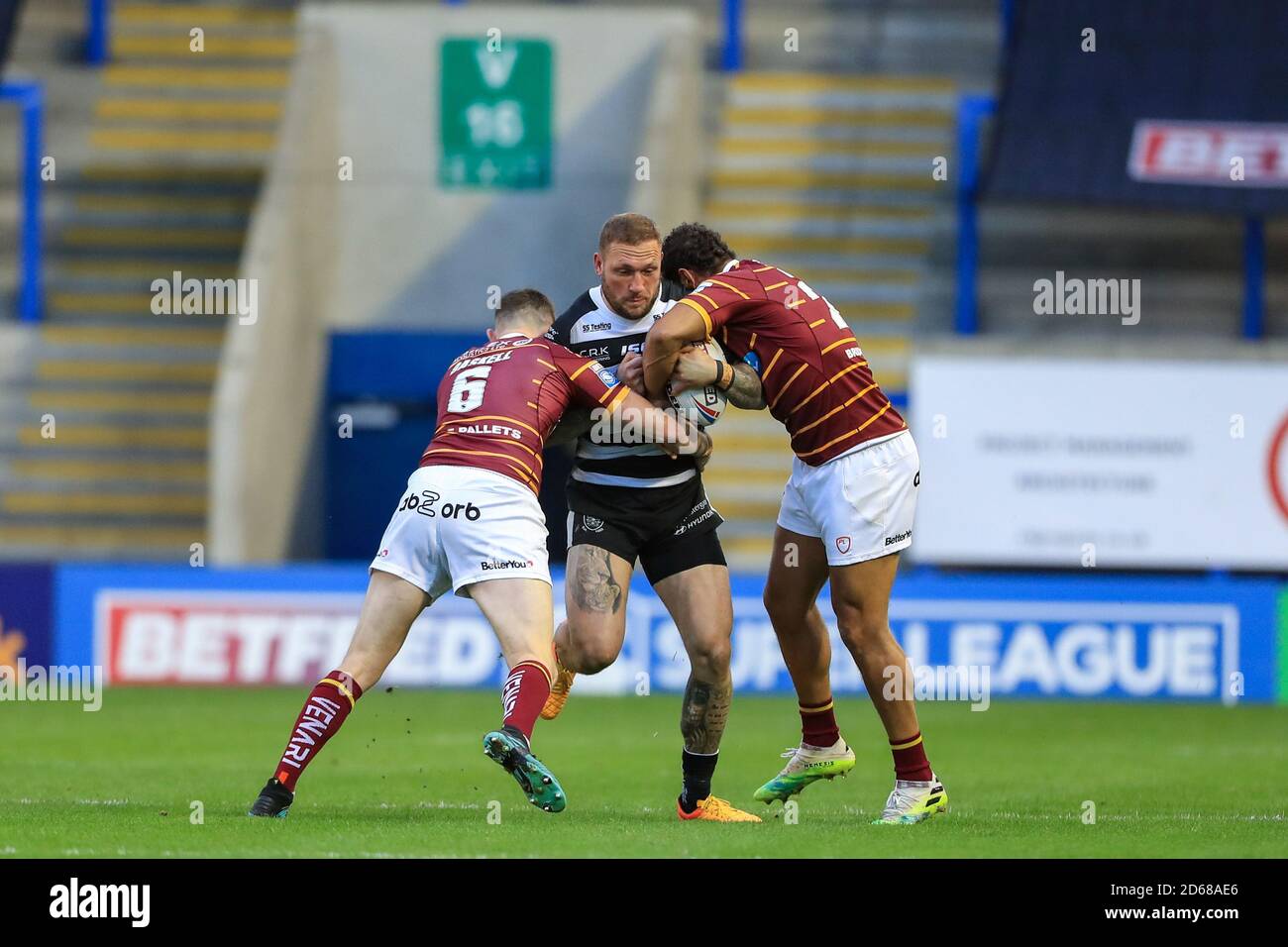 Josh Griffin (4) of Hull FC in the tackle Stock Photo - Alamy