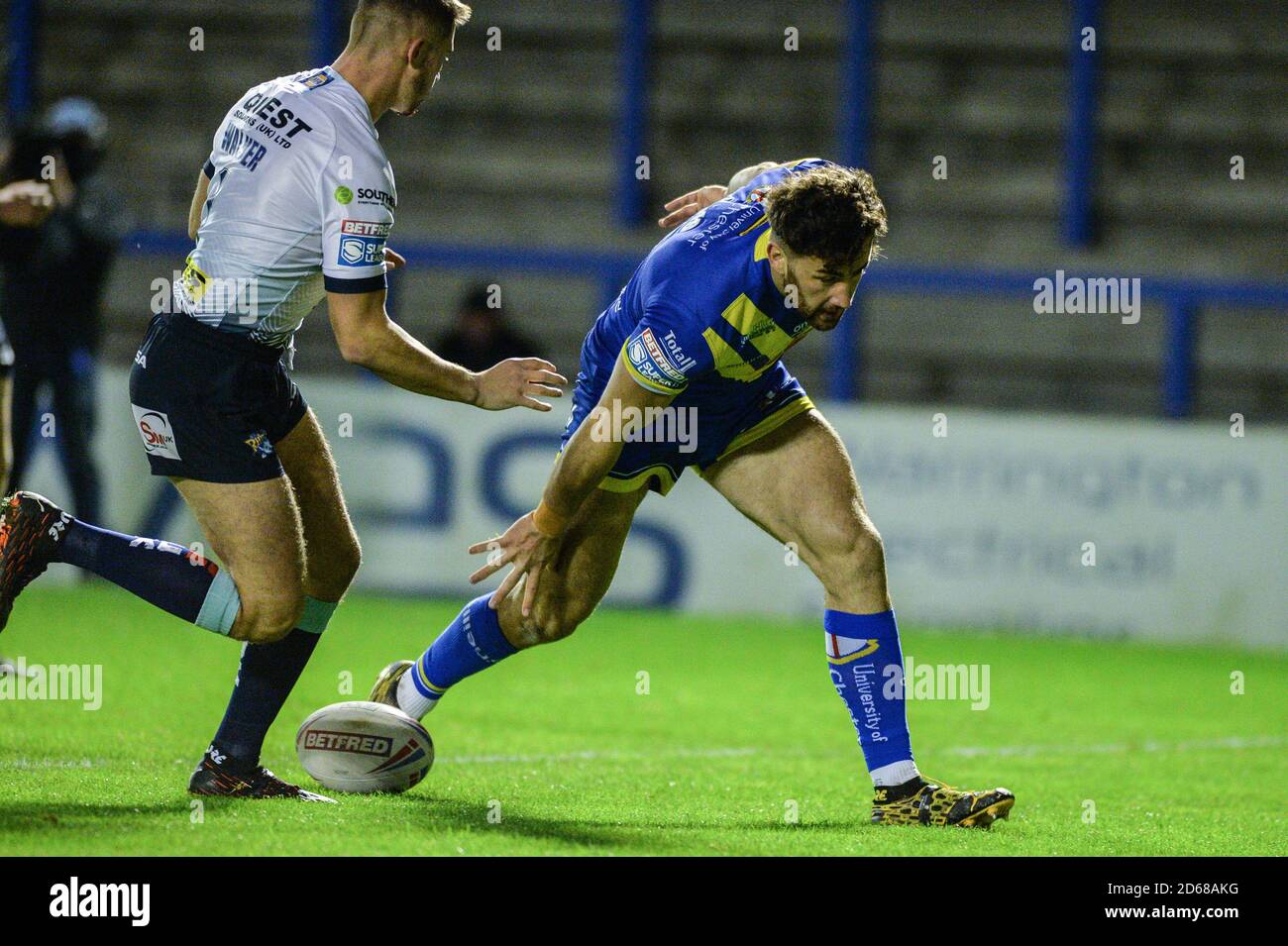 Toby King (4) of Warrington Wolves scoring opening try Stock Photo - Alamy