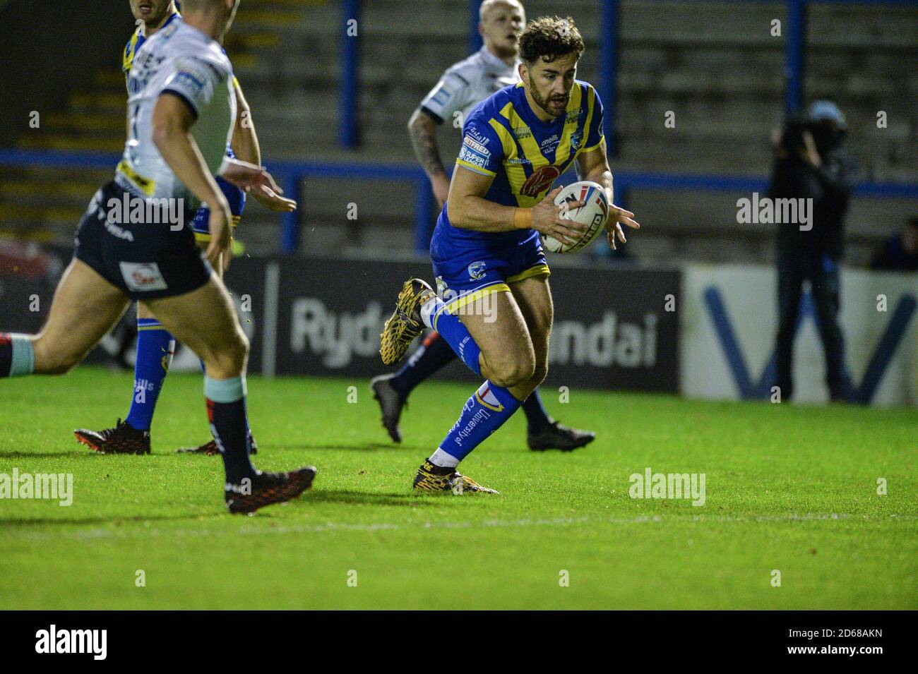 Toby King (4) of Warrington Wolves scoring opening try Stock Photo - Alamy