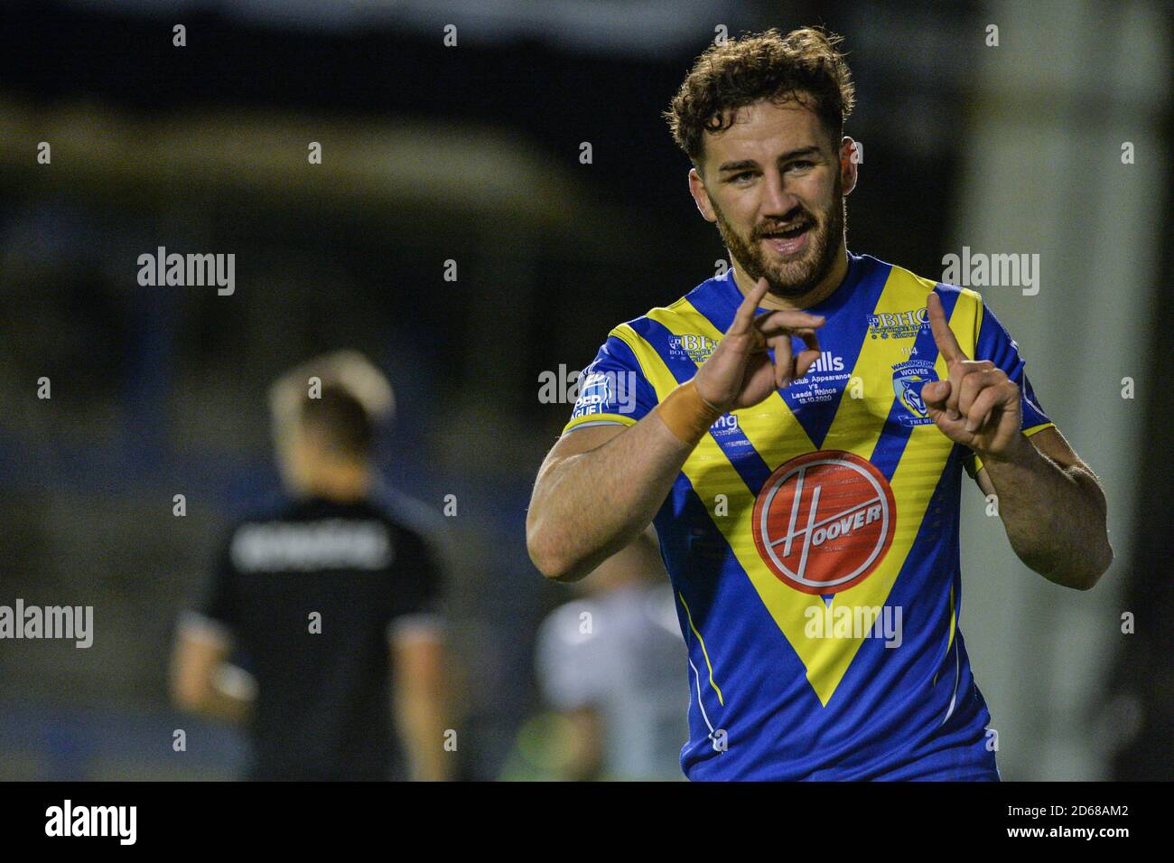 Toby King (4) of Warrington Wolves celebrates scoring opening try Stock ...