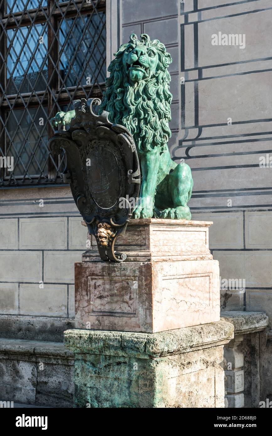 Bavarian lion statue at Munich Alte Residenz palace in Odeonplatz ...
