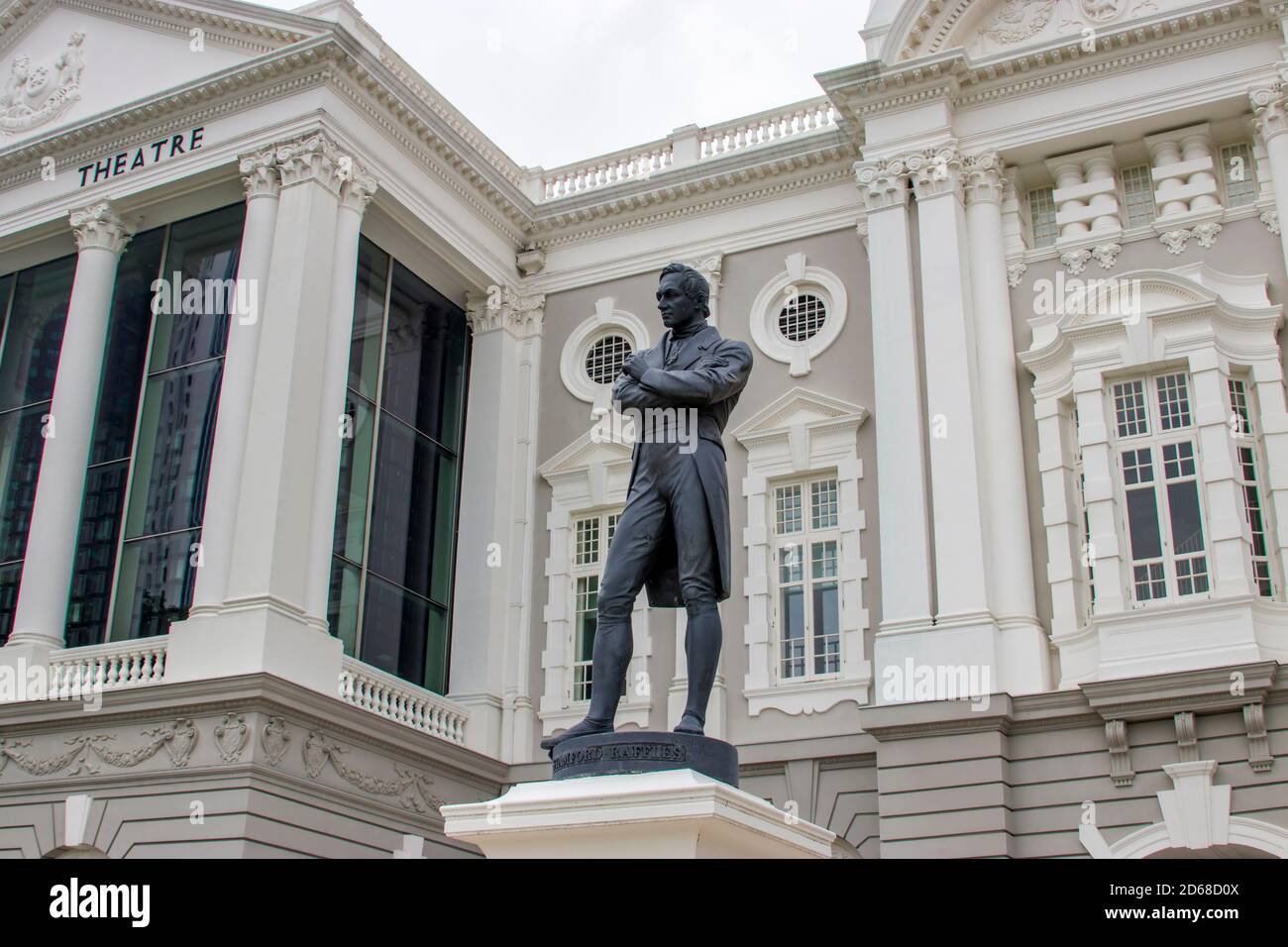The Stamford Raffles statue in front of the Victoria Memorial Hall and Theatre, sculpted by ...
