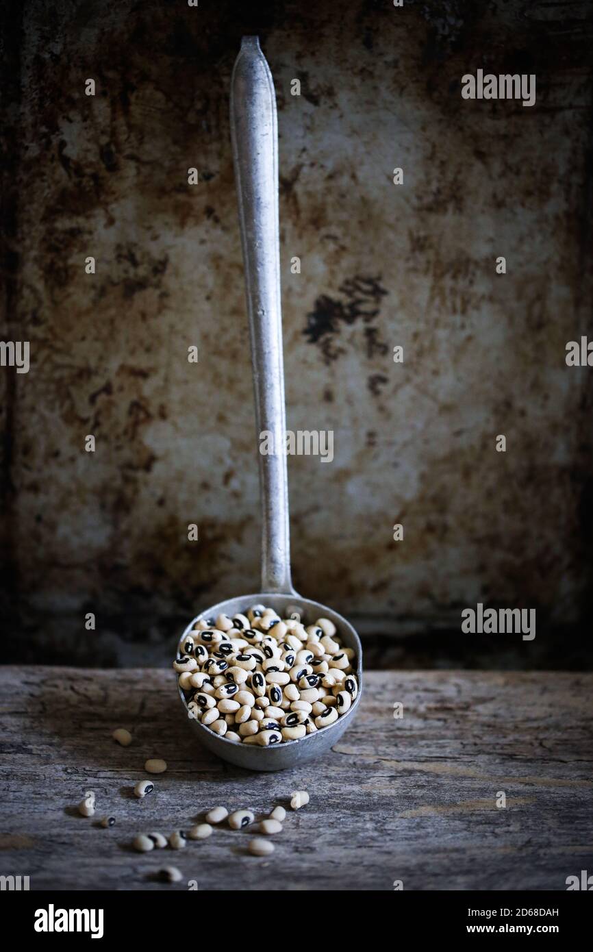 Dried Cowpea - Black-eyed peas Stock Photo - Alamy