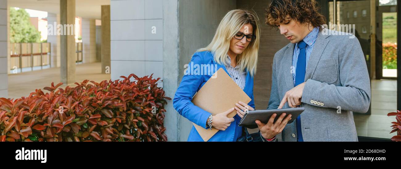 Checking documents hi-res stock photography and images - Alamy