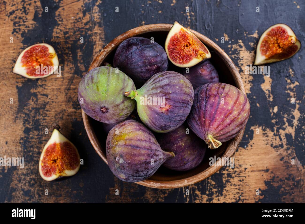 Whole and cut fresh figs Stock Photo - Alamy