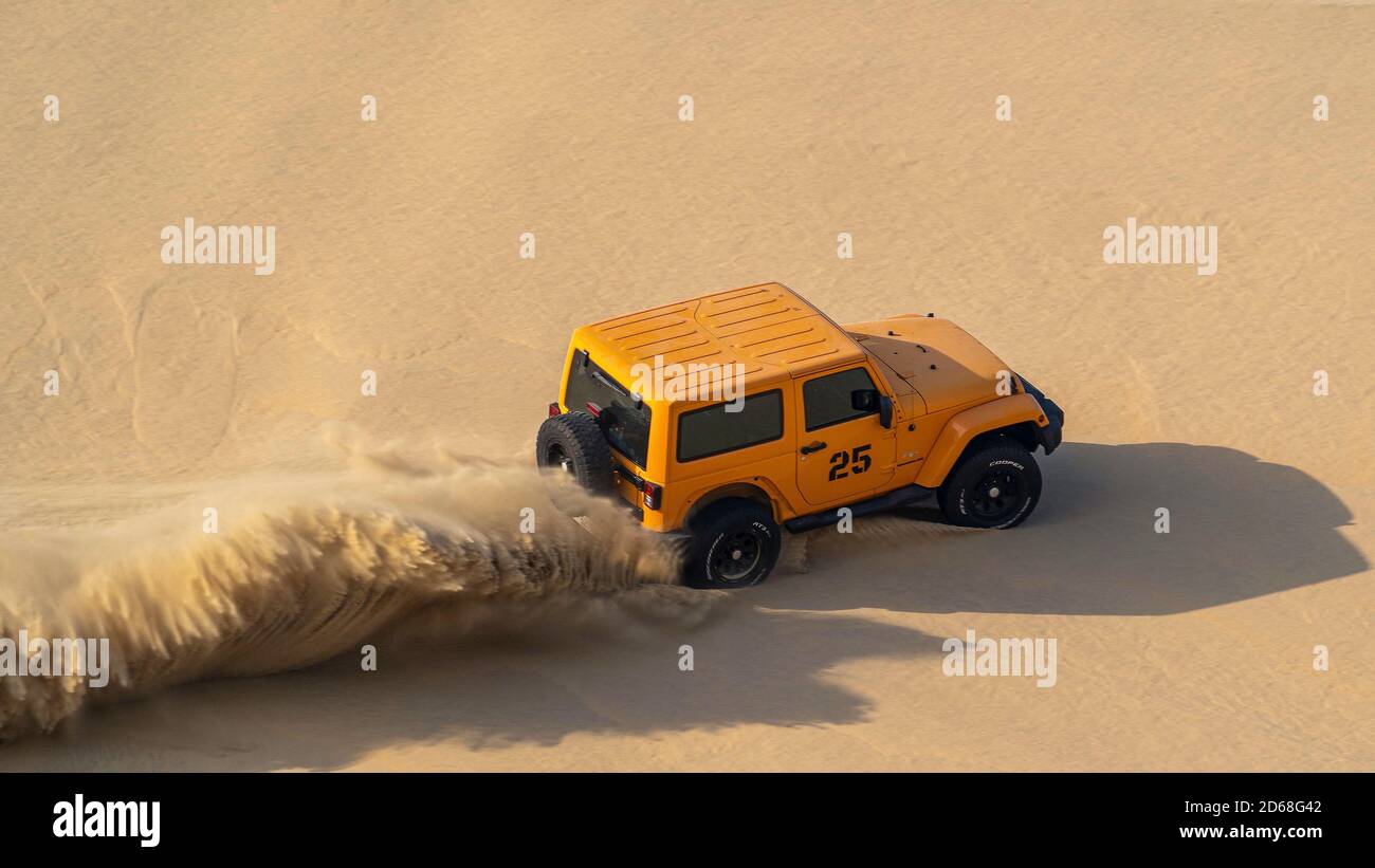 Jeep Wrangler offroad desert Stock Photo - Alamy