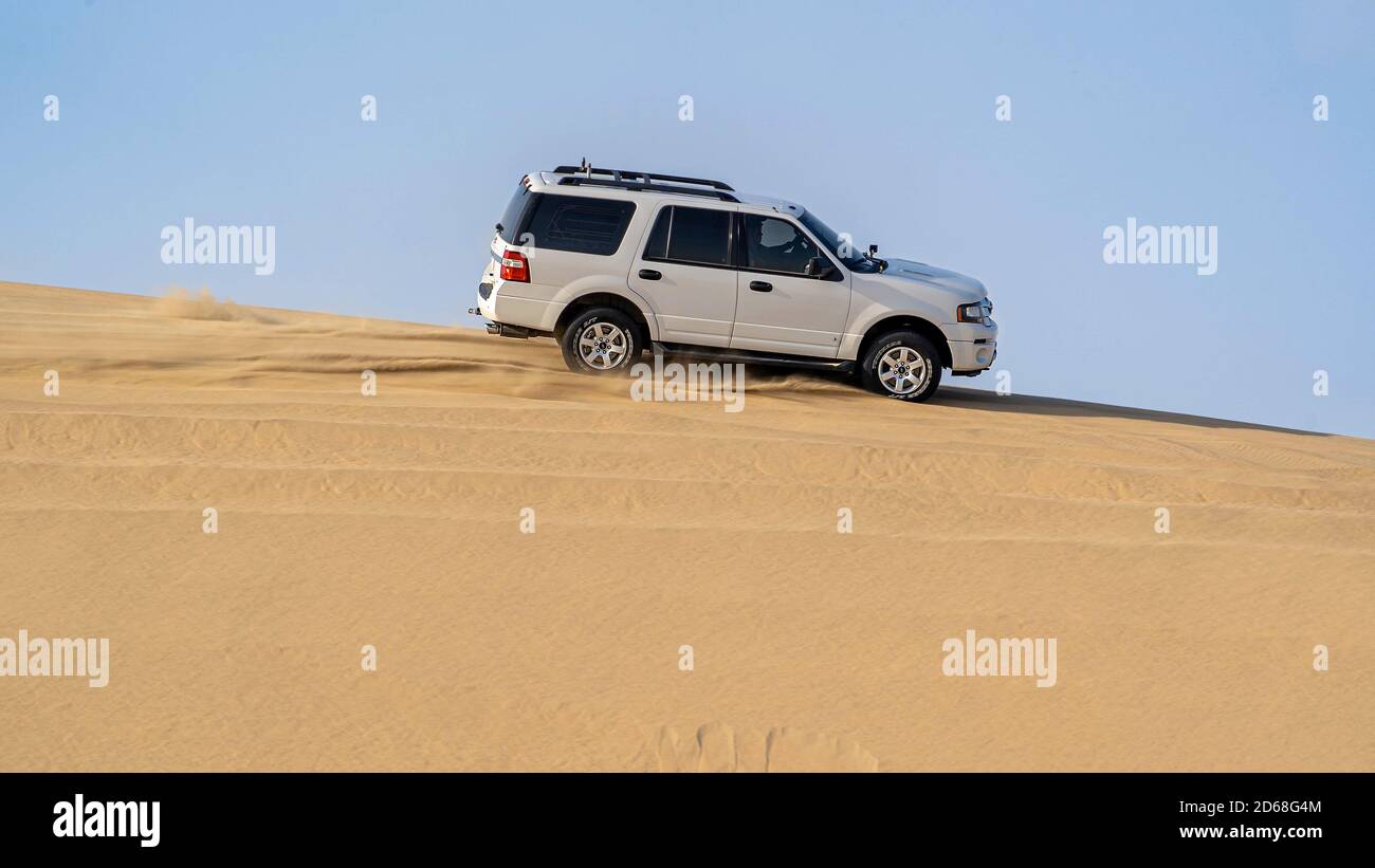 Jeep Wrangler offroad desert Stock Photo - Alamy