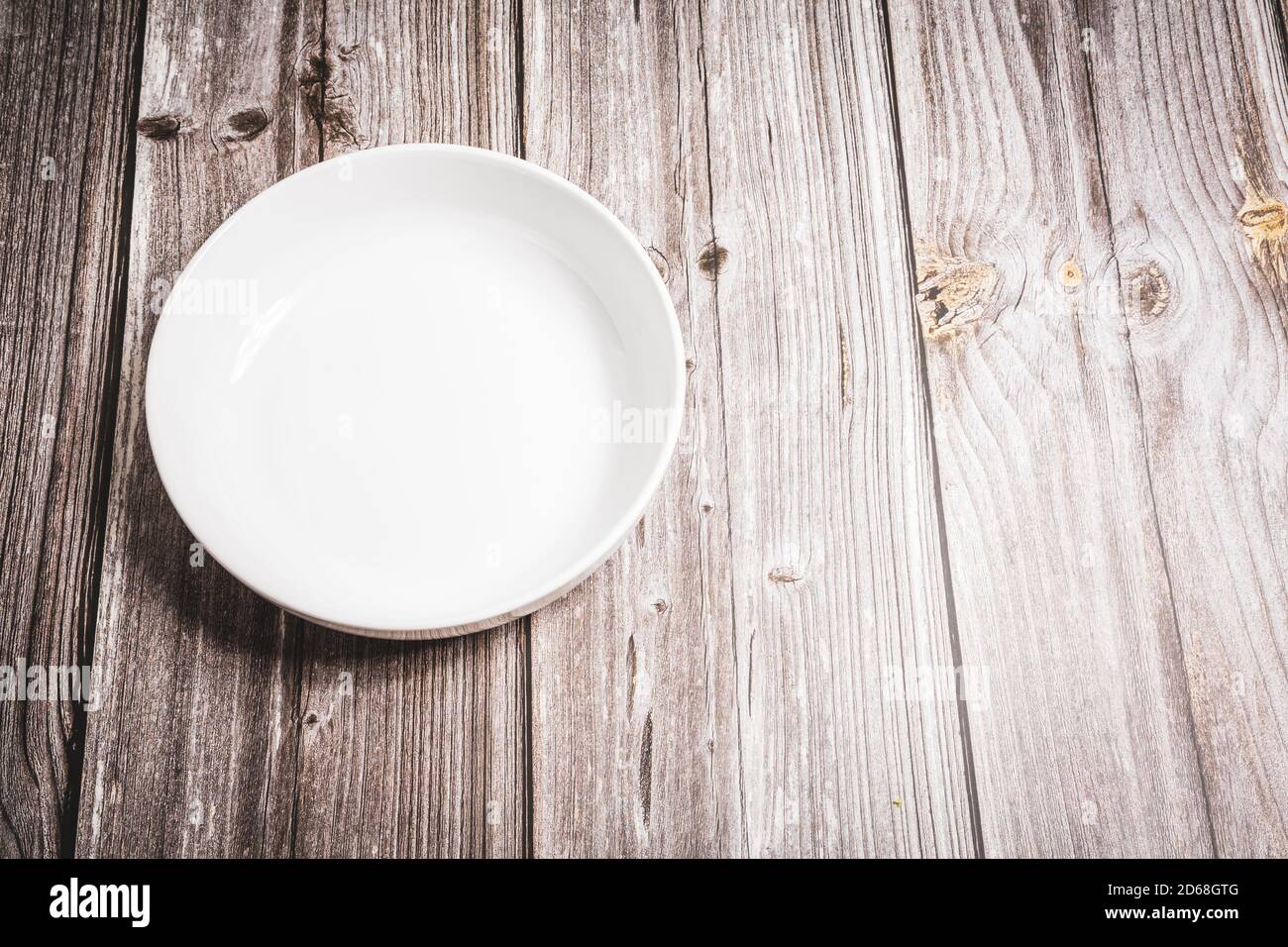 Empty wjite bowl hi-res stock photography and images - Alamy