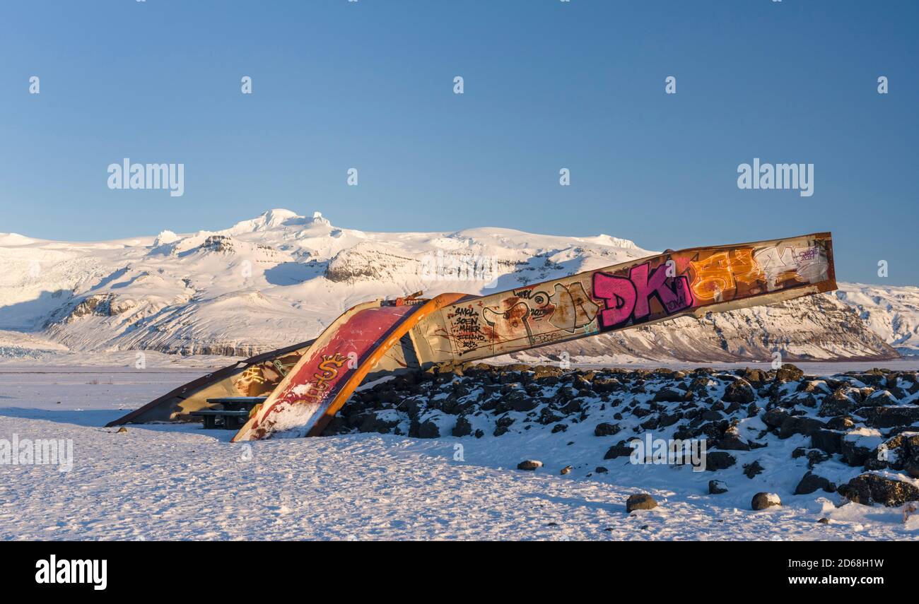 Twisted beams made of steal, a monument commemorating the Joekulhlaup ...