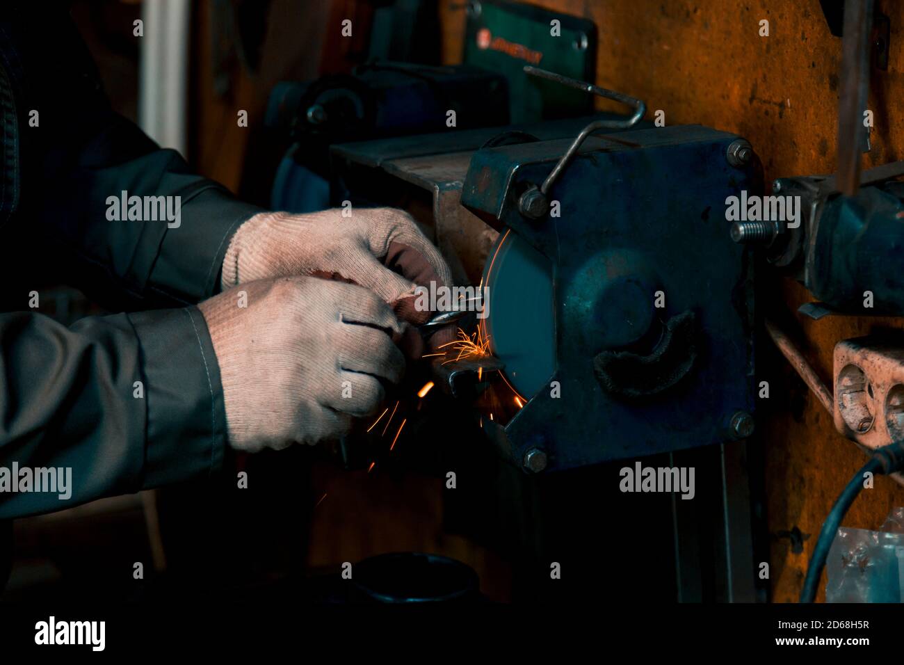 Man hands drill hi-res stock photography and images - Alamy