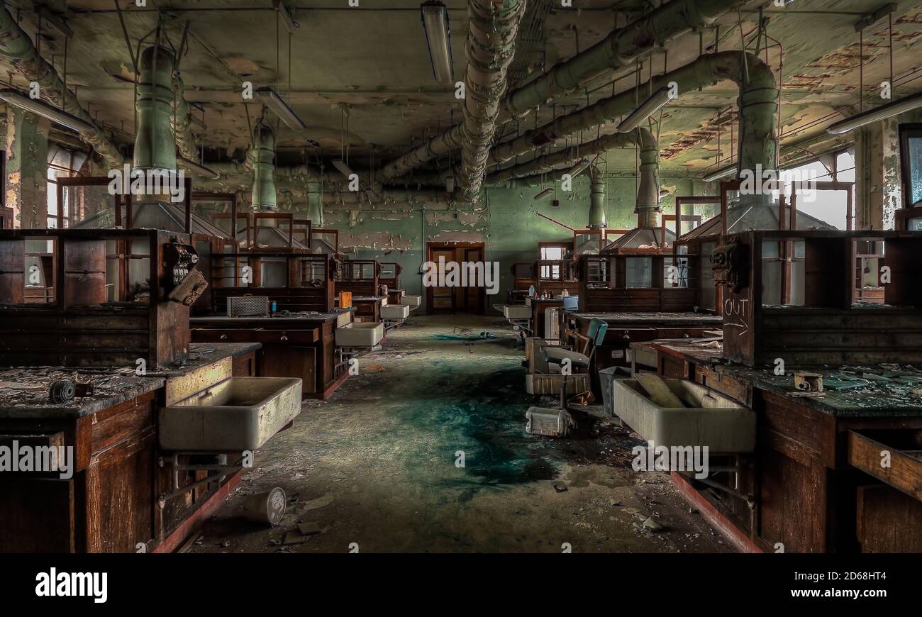 Abandoned office decay hi-res stock photography and images - Alamy