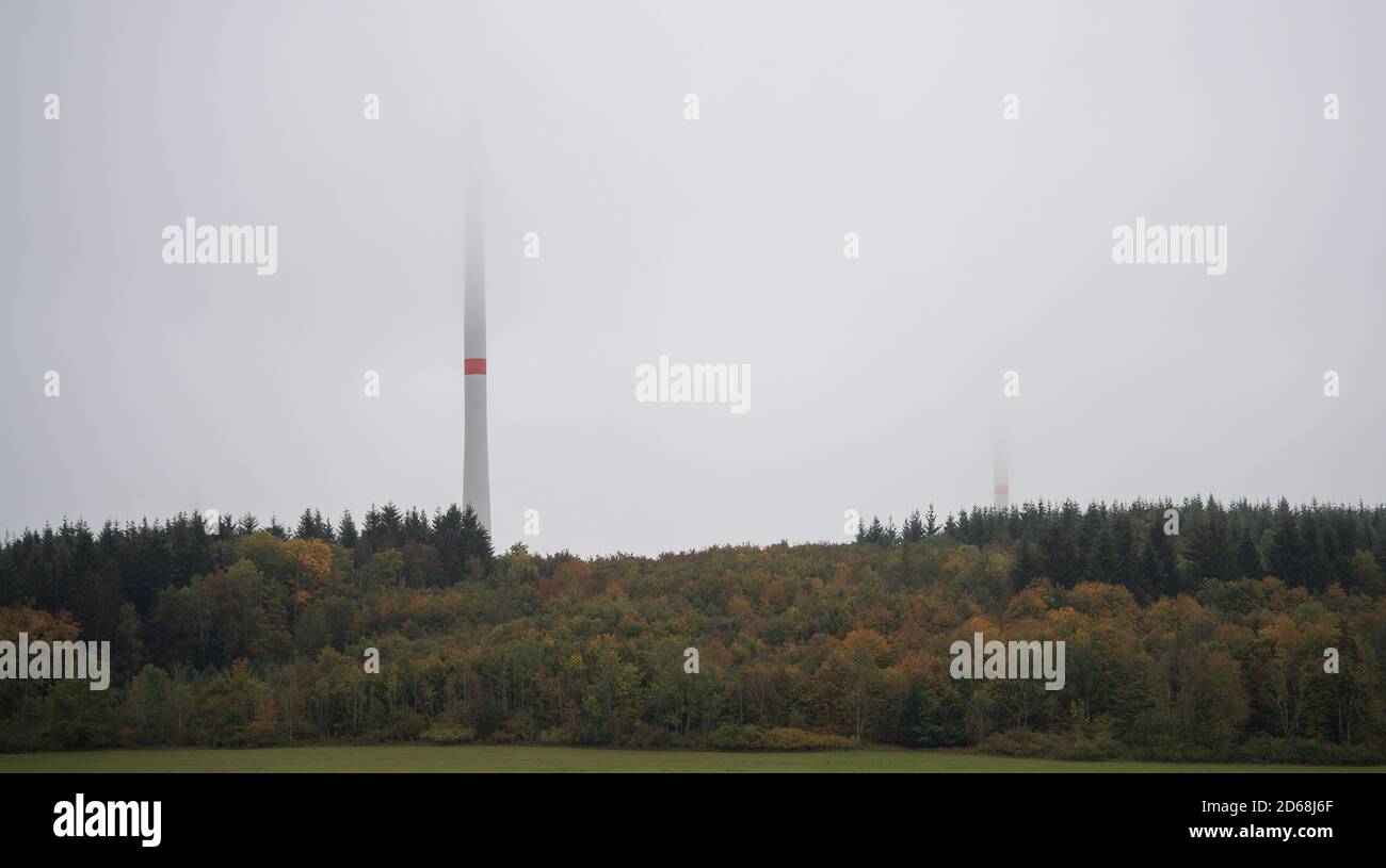 Wind turbines in low hanging hi-res stock photography and images - Alamy