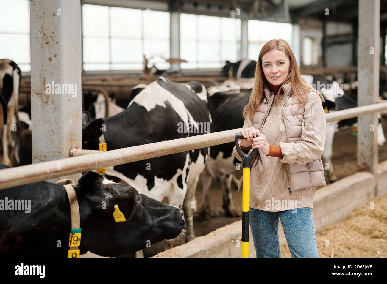 Farmer female livestock hi-res stock photography and images - Alamy