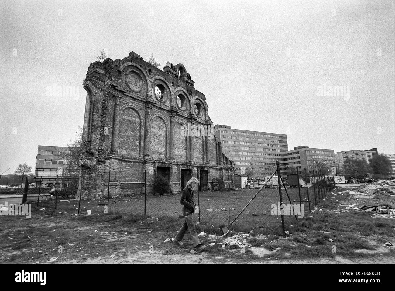Berlin ruins war hi-res stock photography and images - Alamy