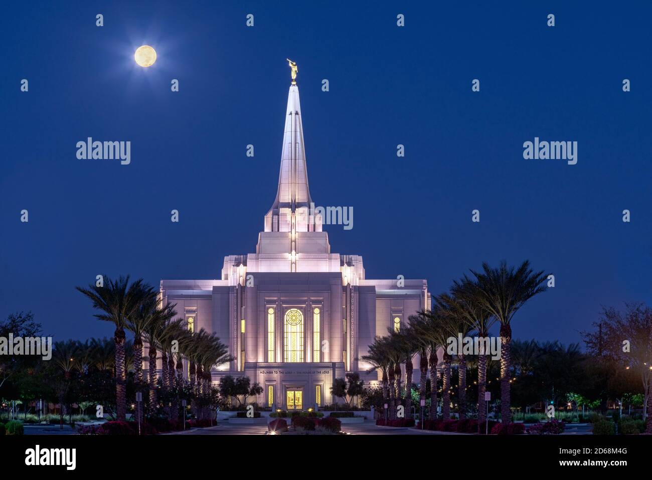The Harvest Moon low in the sky over the Latter Day Saints temple in ...