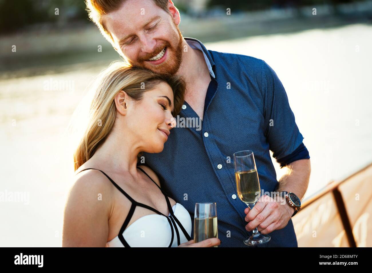 Couple drinking champagne sunset hi-res stock photography and images ...