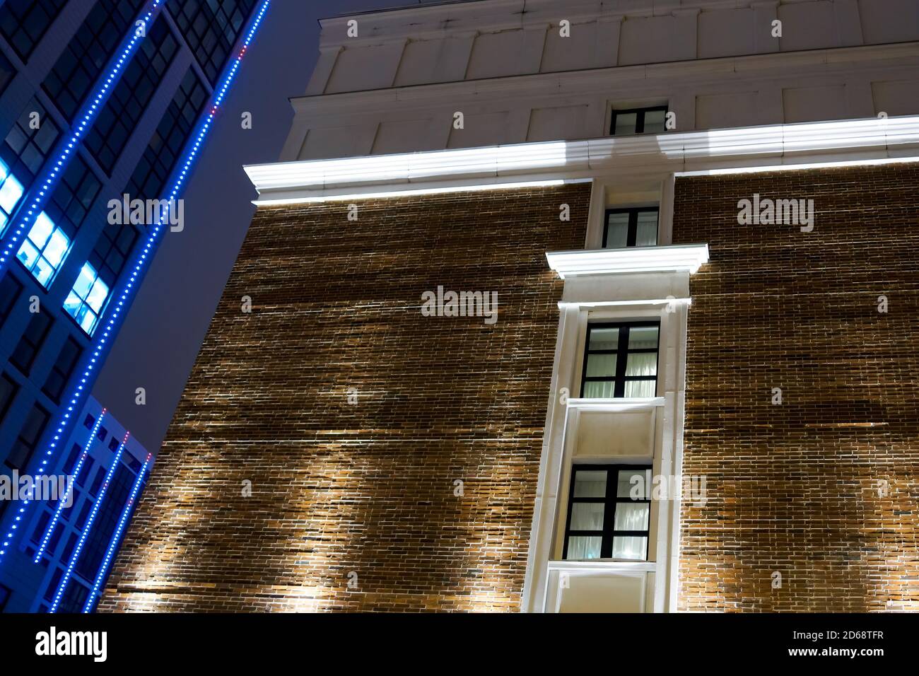 High rise building with brick hi-res stock photography and images - Alamy
