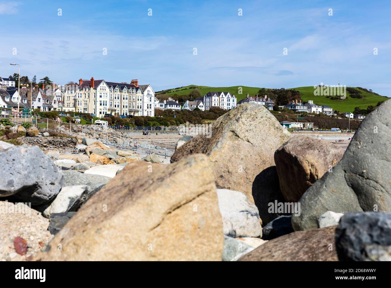 Criccieth beach traeth y promenade hi-res stock photography and images ...