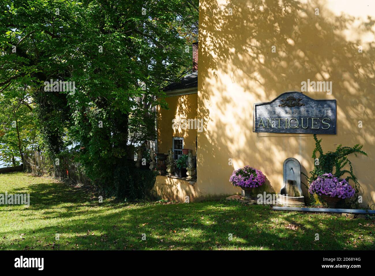 LAMBERTVILLE, NJ -3 OCT 2020- View of the charming historic town of ...