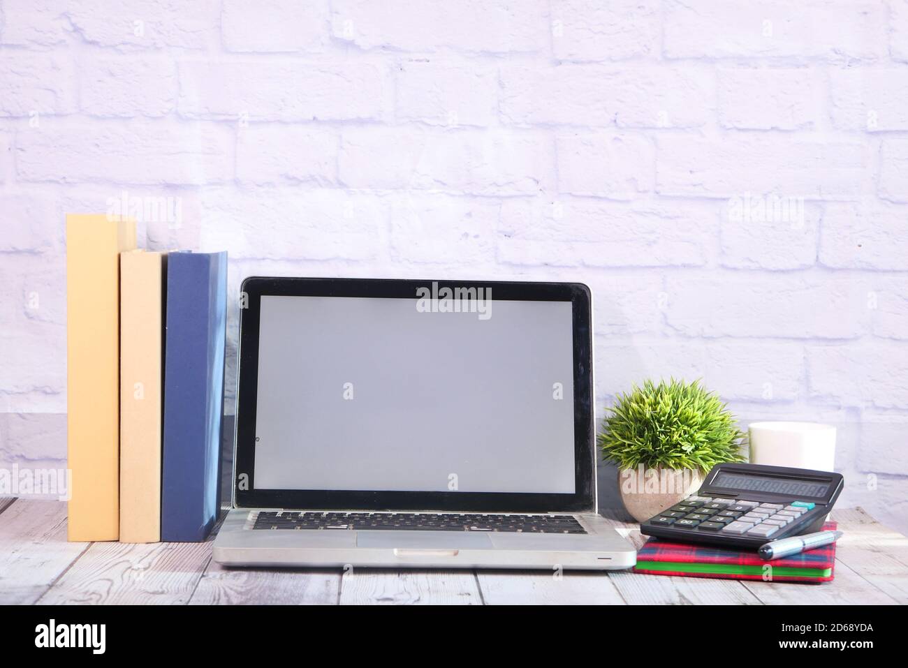 Blank laptop computer hi-res stock photography and images - Alamy
