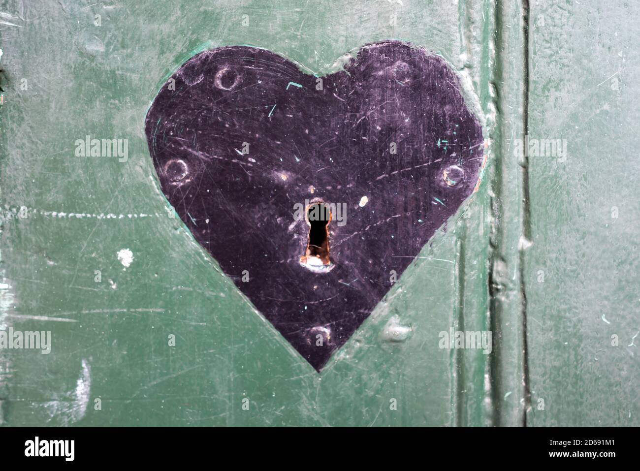 Vintage and retro heart-shaped door lock Stock Photo - Alamy