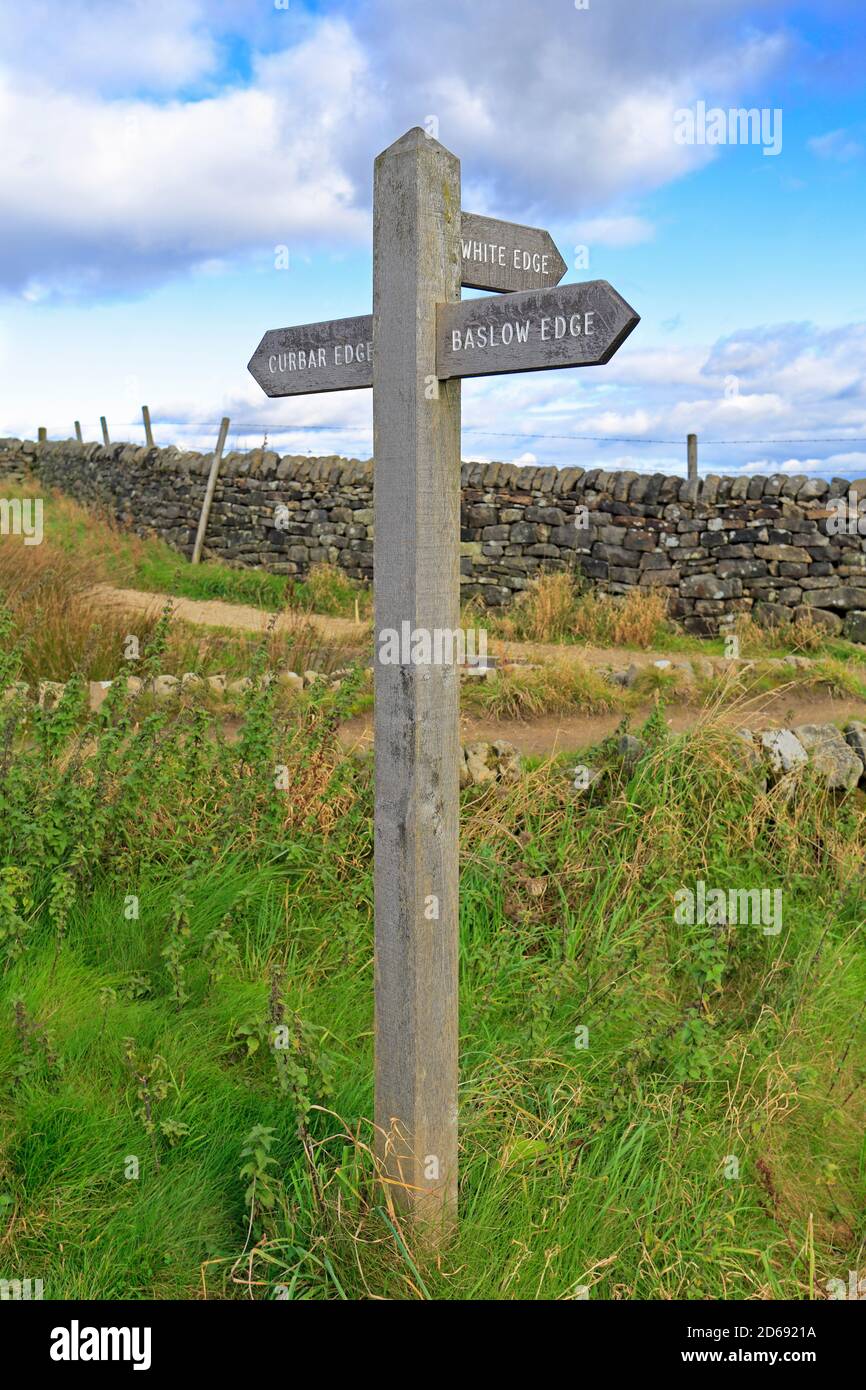 Wooden signpost with directions to Curbar Edge, Baslow Edge and White ...