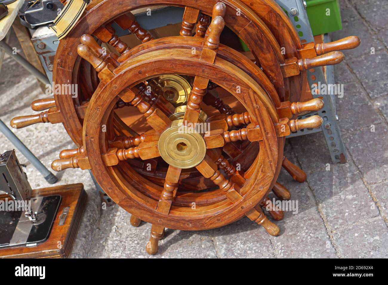 Ship wheels hi-res stock photography and images - Alamy