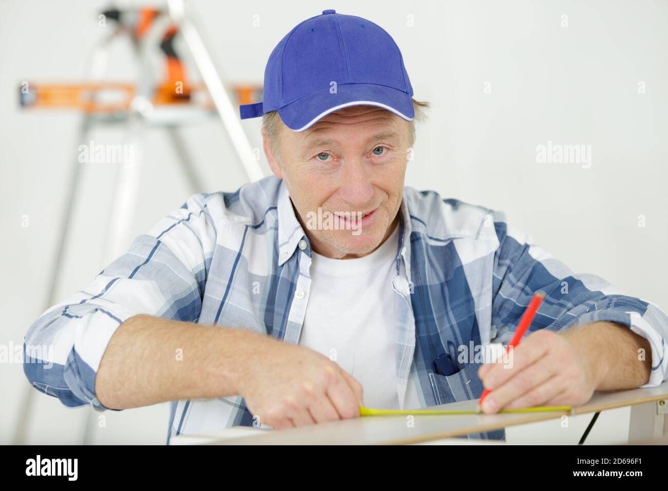 Craftsman makes measurements hi-res stock photography and images - Alamy
