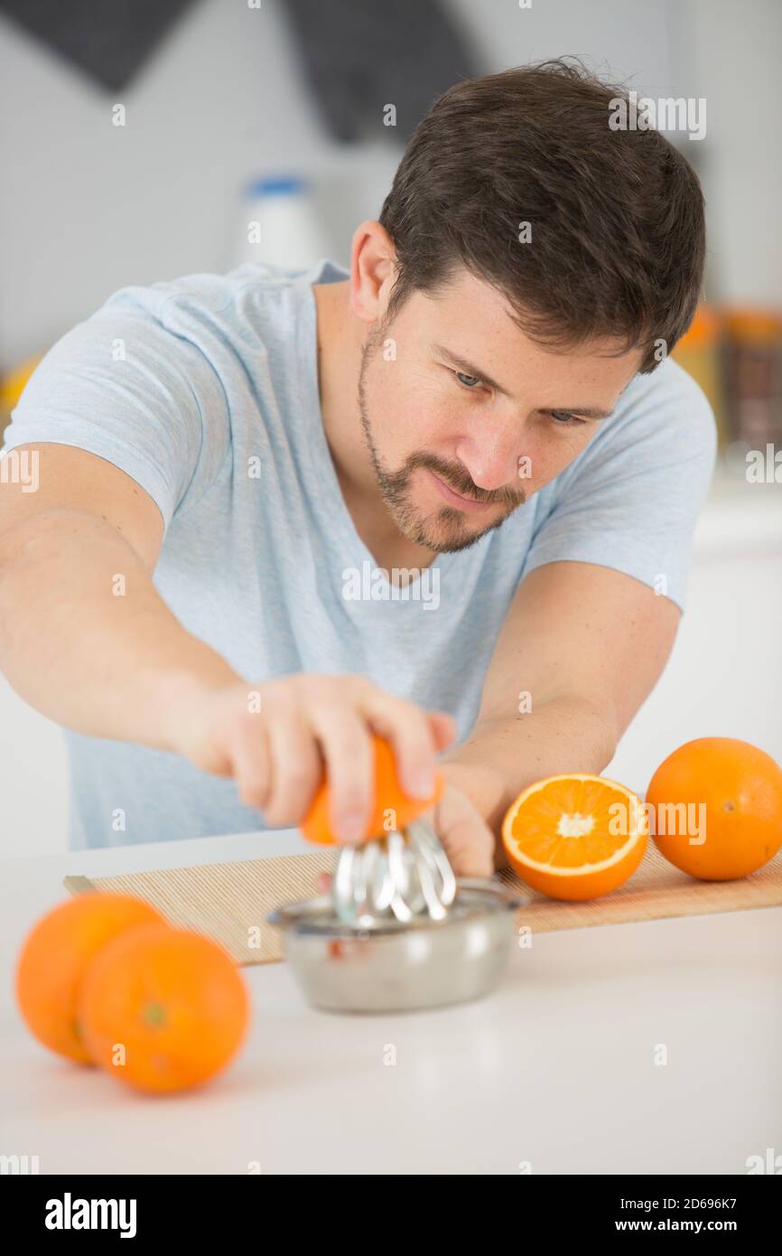 Man squeezing orange juice hi-res stock photography and images - Alamy