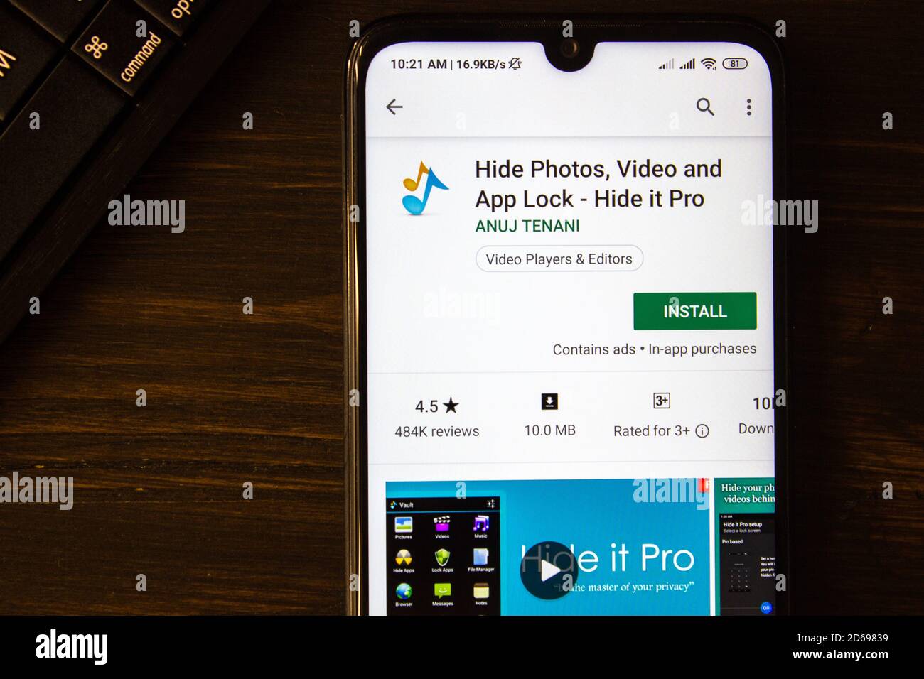 Hide ads hi-res stock photography and images - Alamy