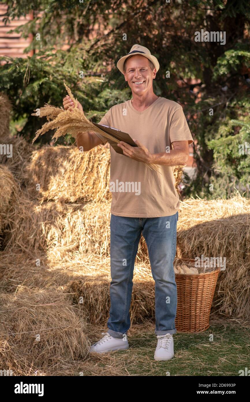 Farmer millet hi-res stock photography and images - Alamy