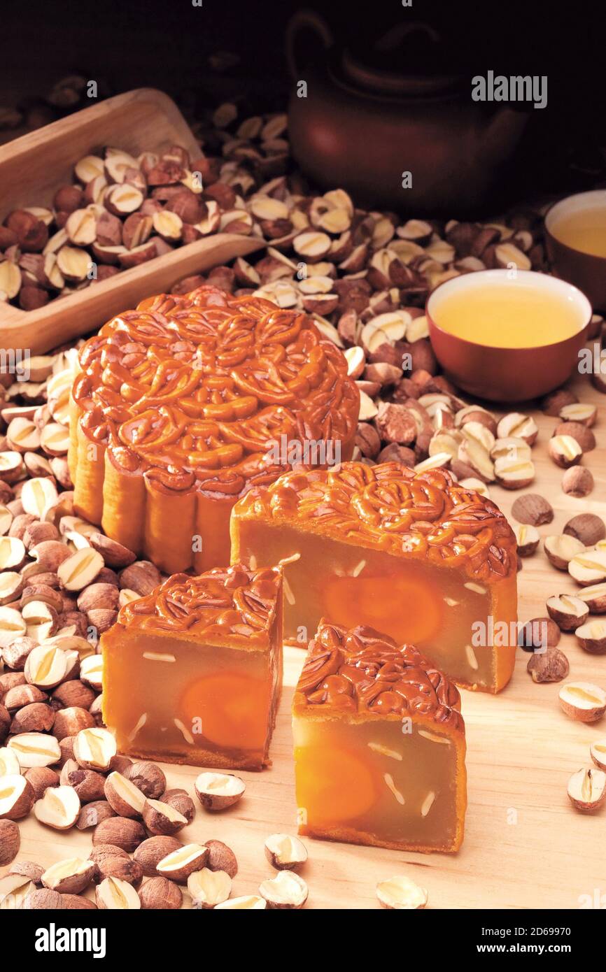Lotus paste single yolk mooncake with lotus seeds for Chinese Mid ...
