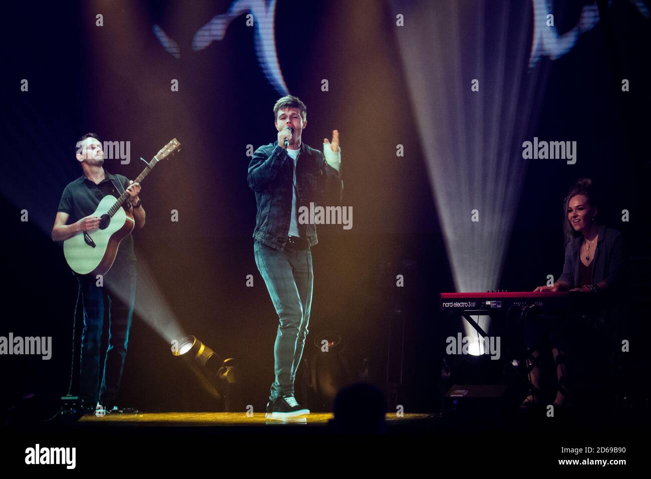 Singer songwriter Dan Olsen performs as an interactive hologram ...