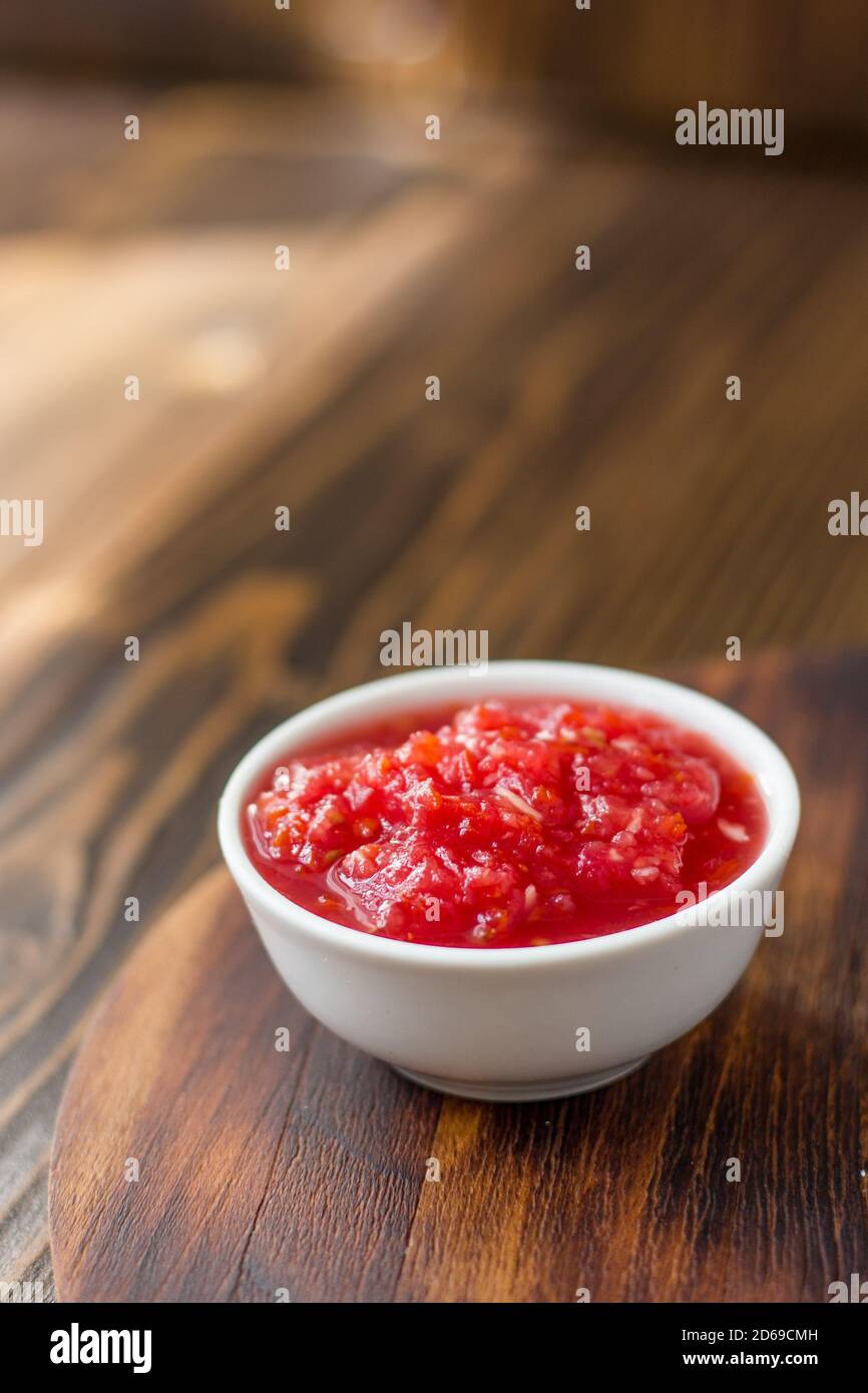 Indian chutney or mexican salsa in white ceramic bowl Stock Photo - Alamy