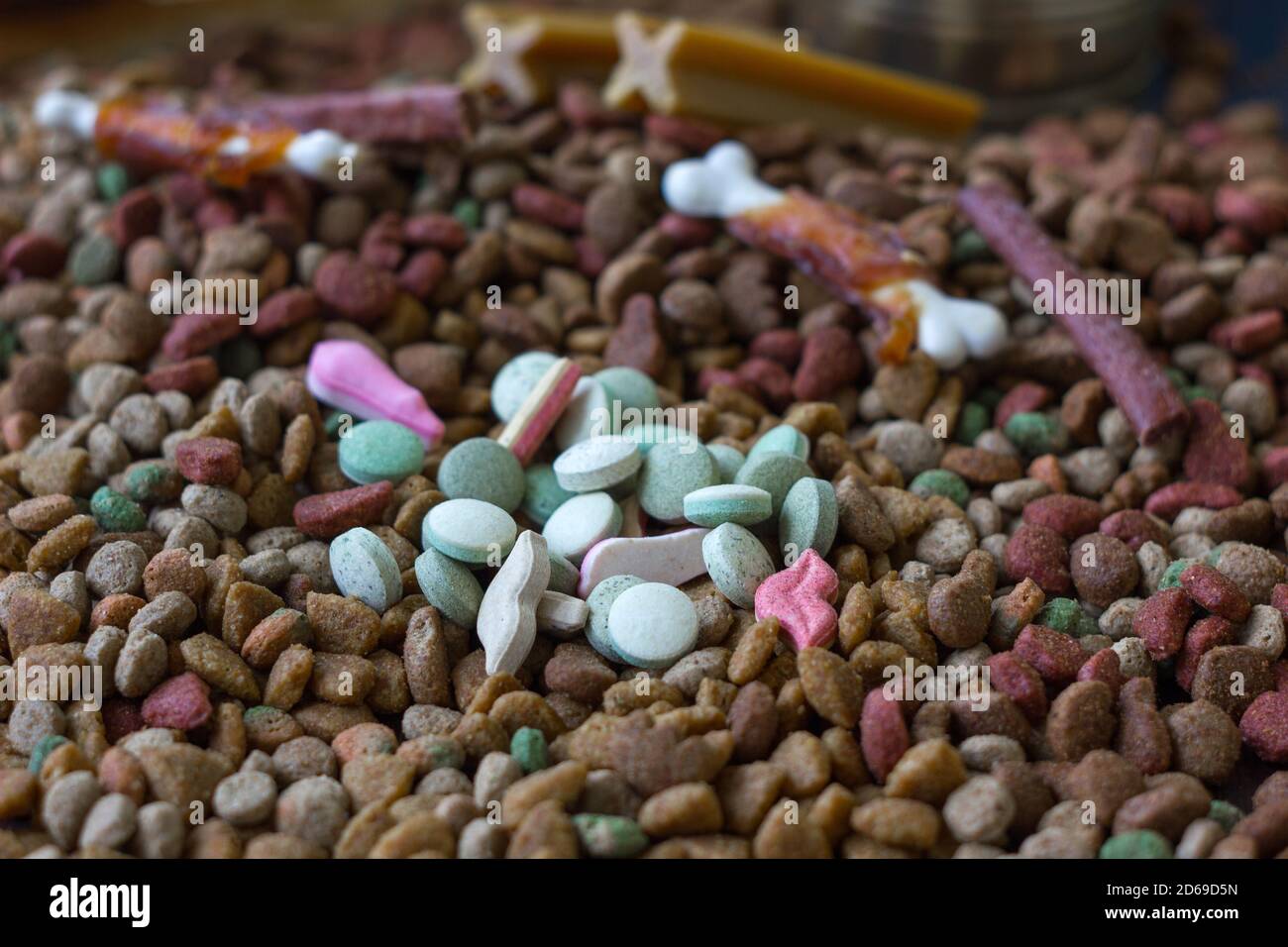 Vitamin tablets for pets on hip of dry pet food Stock Photo - Alamy