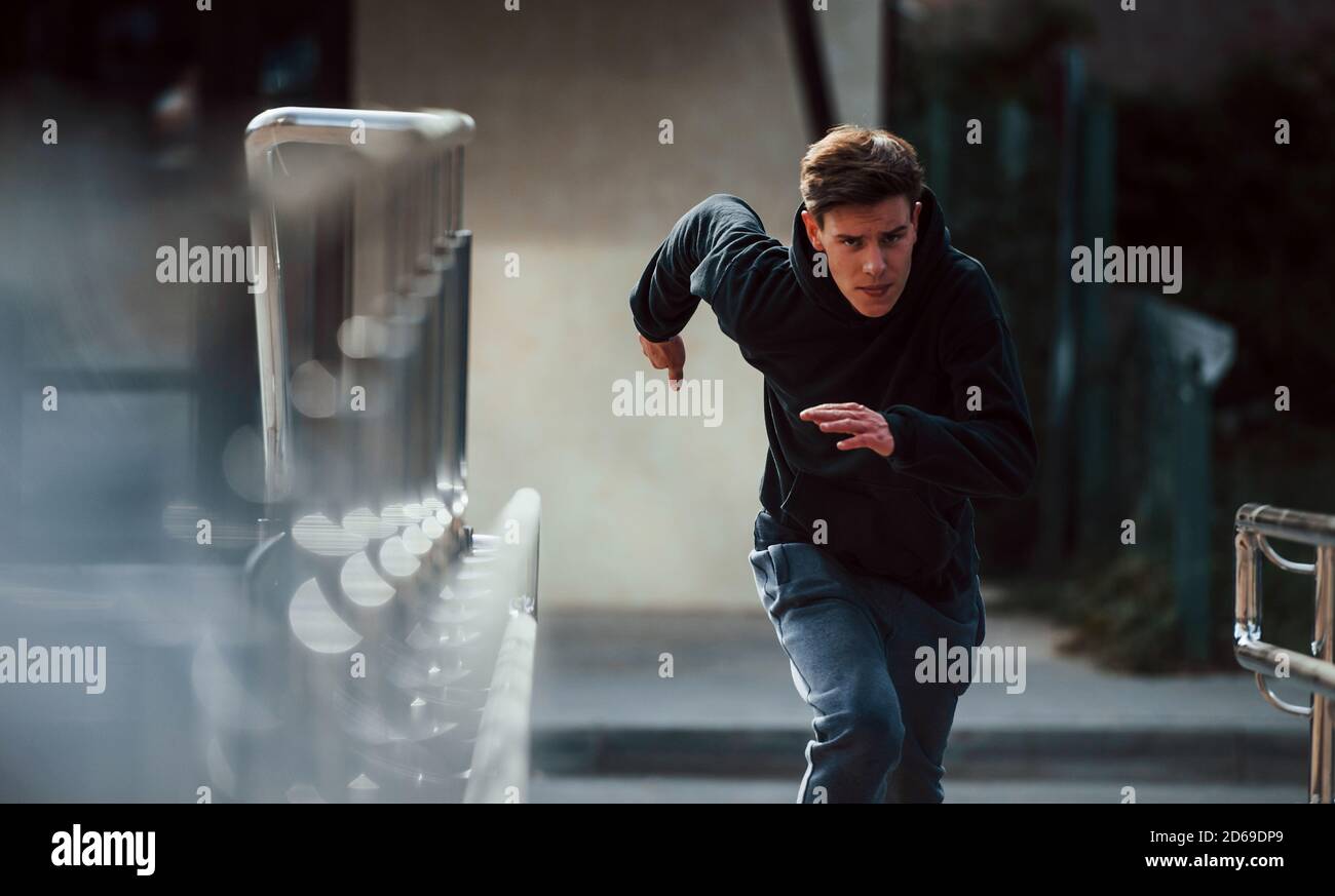 Stunt runner hi-res stock photography and images - Alamy