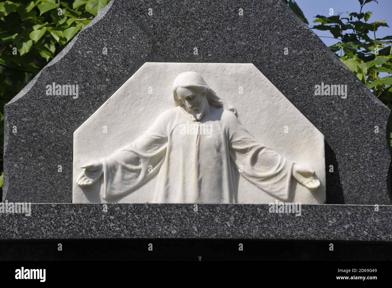white Jesus Christ monument on a tombstone at the graveyard Stock Photo ...