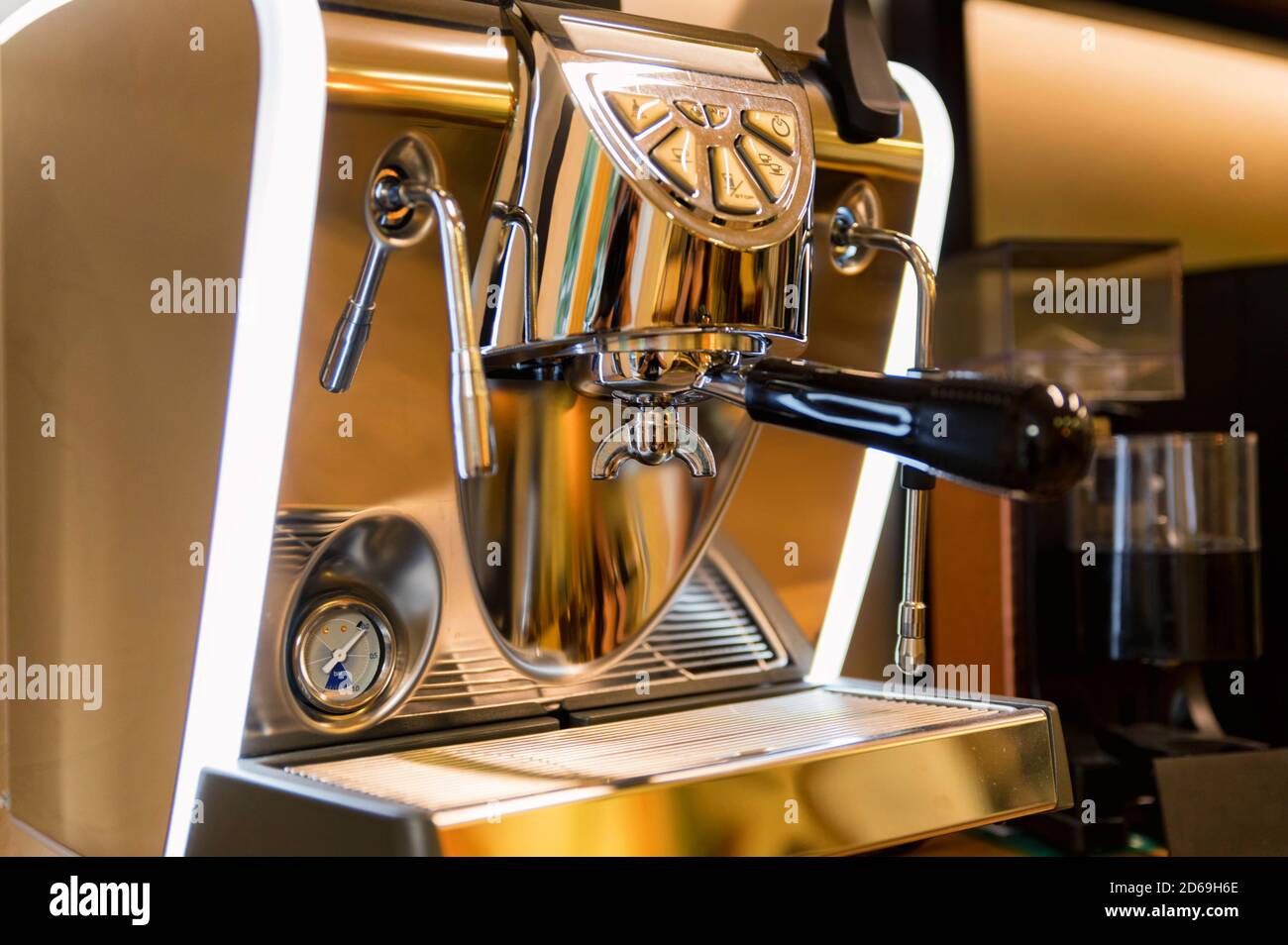 Close up of wood and still lever espresso machine Stock Photo - Alamy