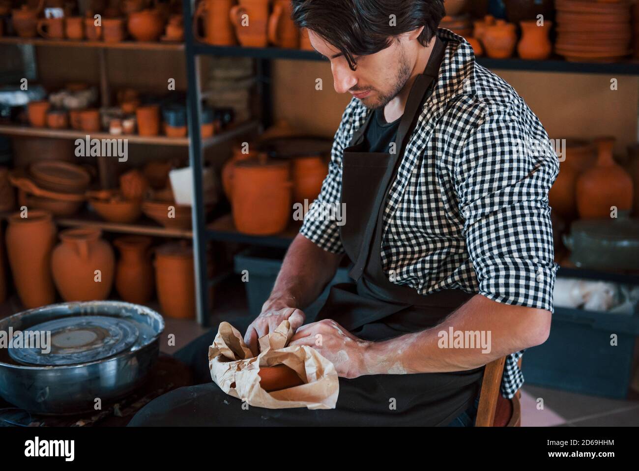 Ceramist hi-res stock photography and images - Alamy