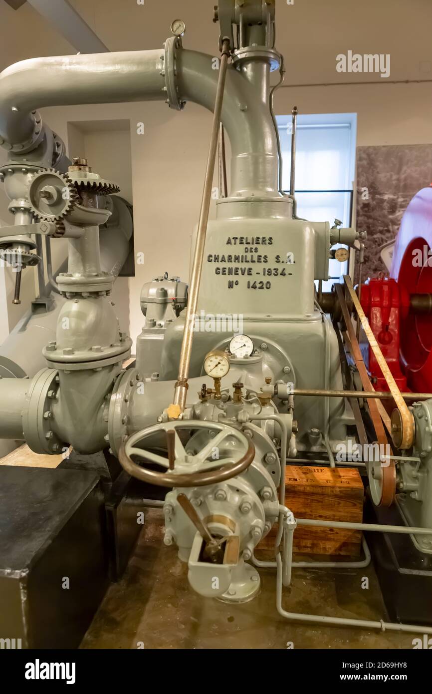 Science museum energy hall hi-res stock photography and images - Alamy