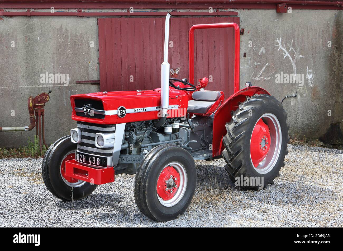 1964 Massey Ferguson 135 Tractor Stock Photo - Alamy