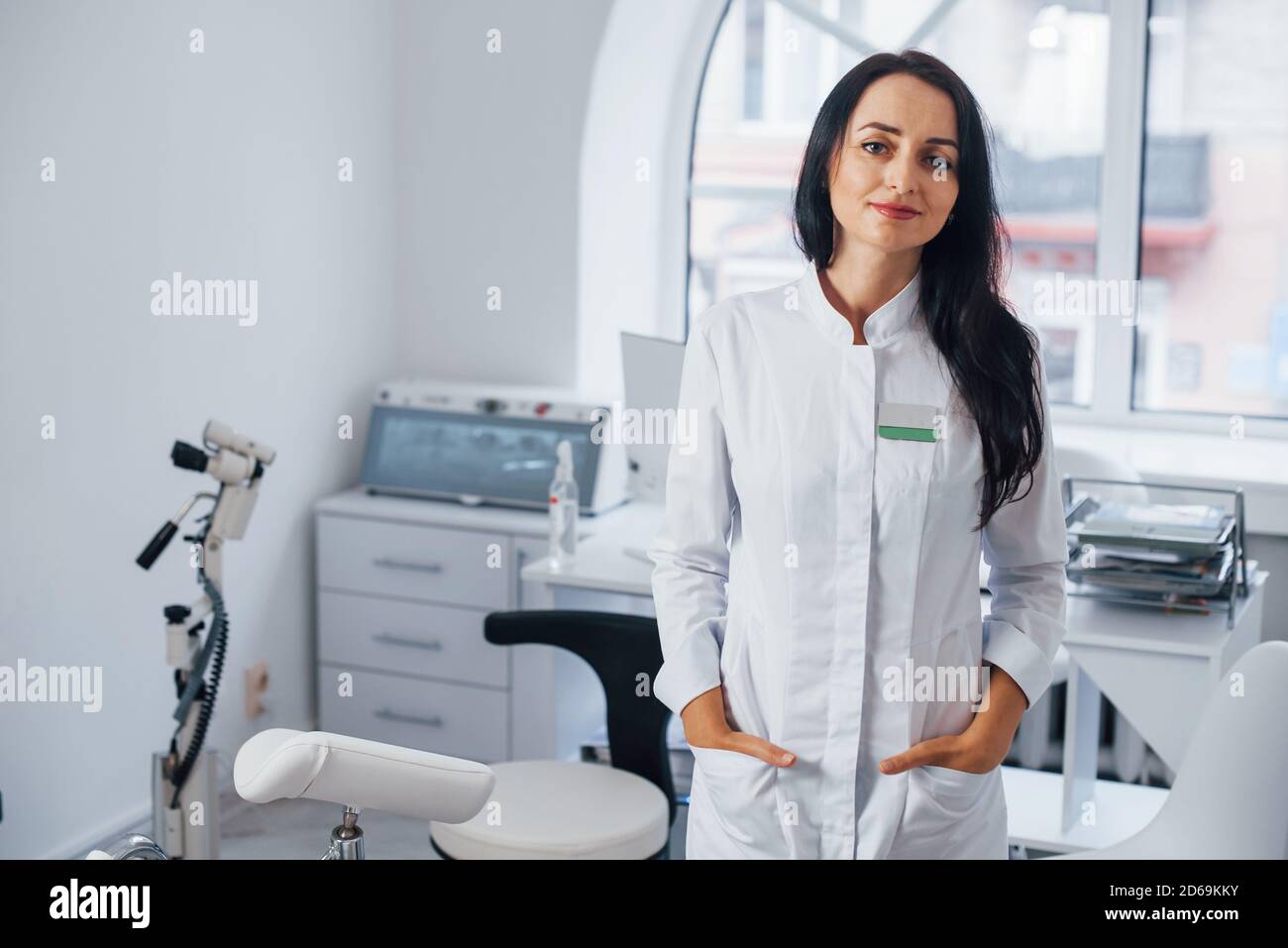 Female doctor stands in hi-res stock photography and images - Alamy