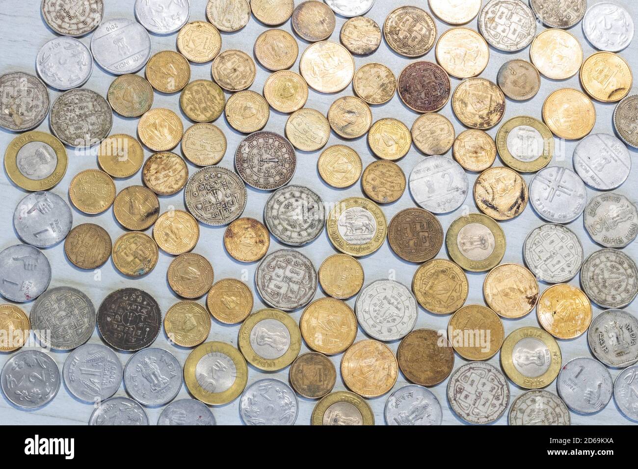 Silver coins texture hi-res stock photography and images - Alamy