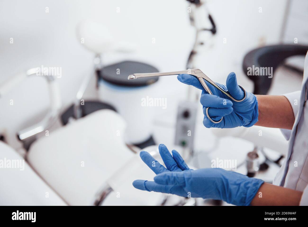 Retractor hi-res stock photography and images - Alamy