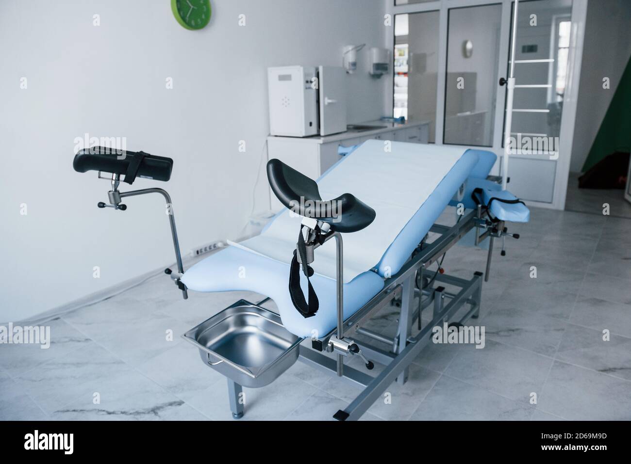 Paramedic bed hi-res stock photography and images - Alamy