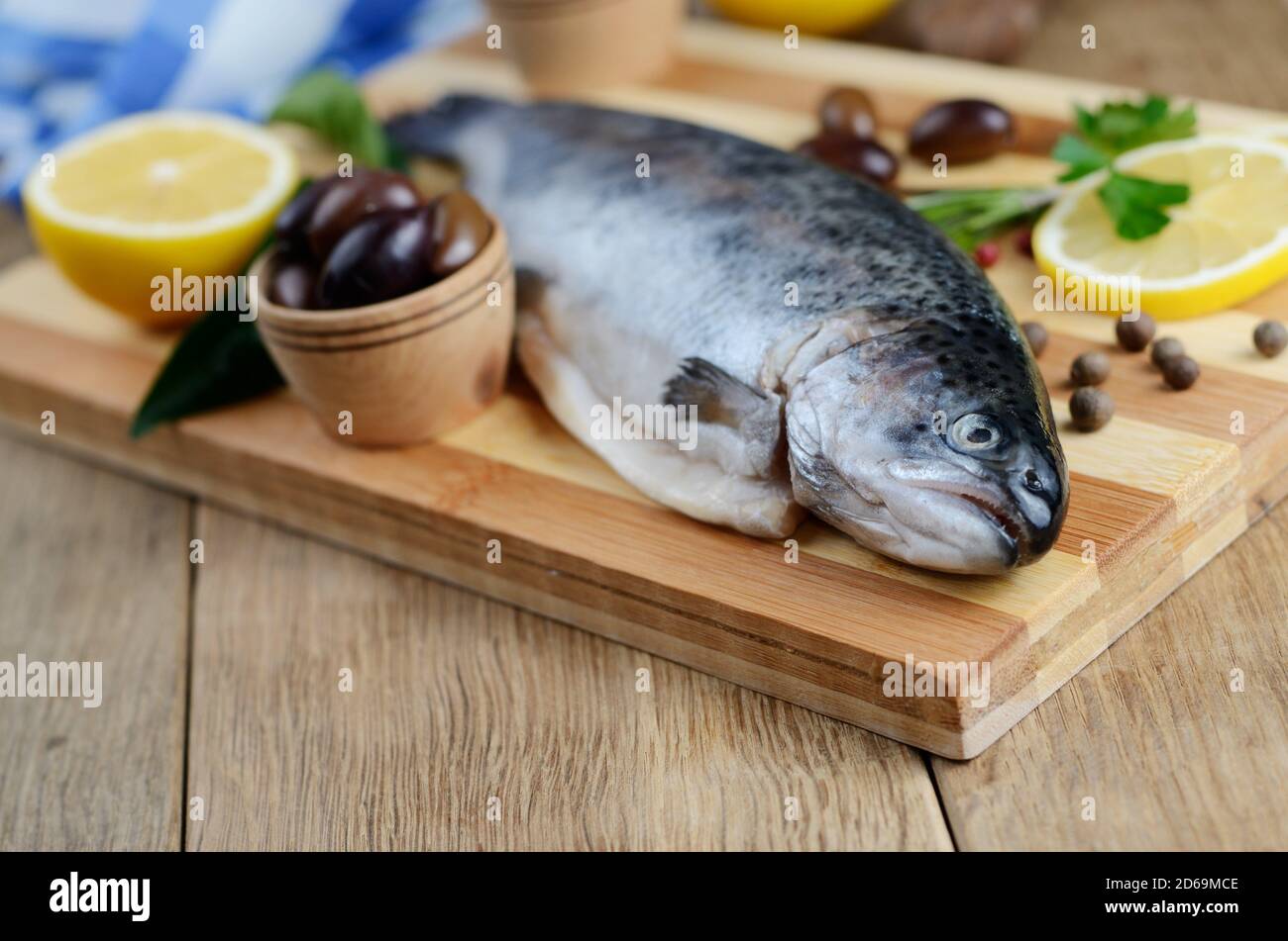 Blue chopping board hi-res stock photography and images - Alamy