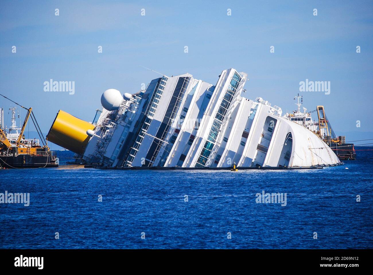 Dead ship hi-res stock photography and images - Alamy