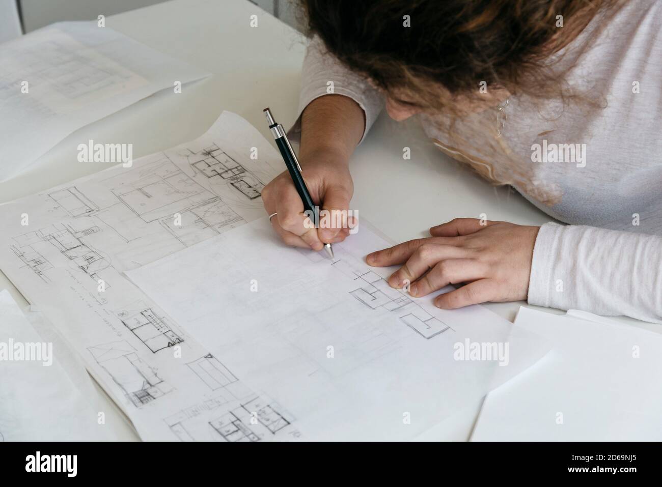 Female architect drawing hi-res stock photography and images - Alamy