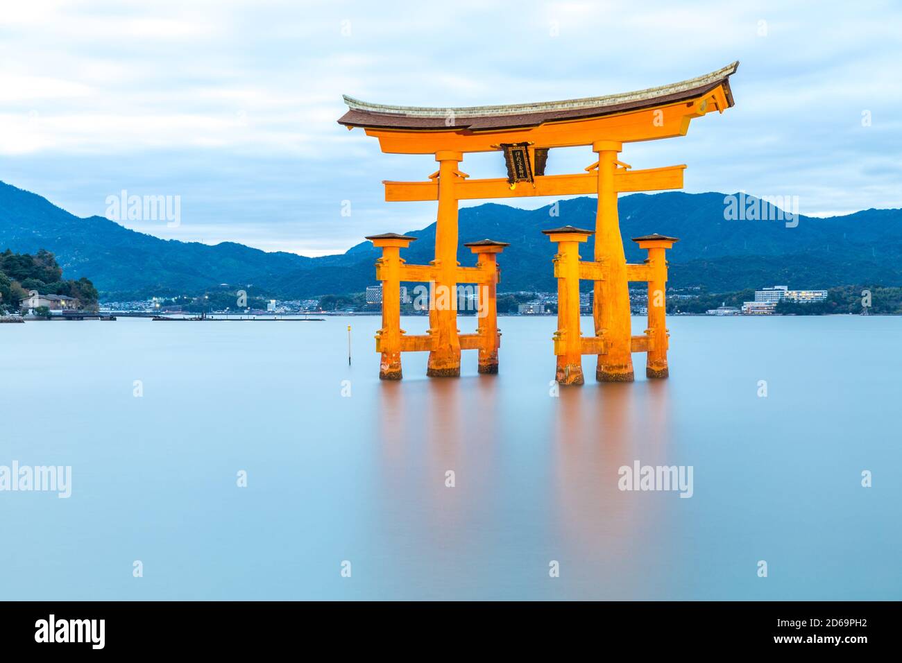 Floating tori hi-res stock photography and images - Alamy